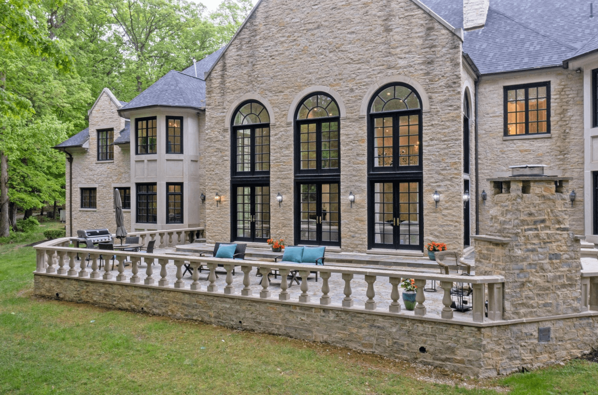 Spectacular Waterfront Home On 19 Acres In Ohio (PHOTOS)