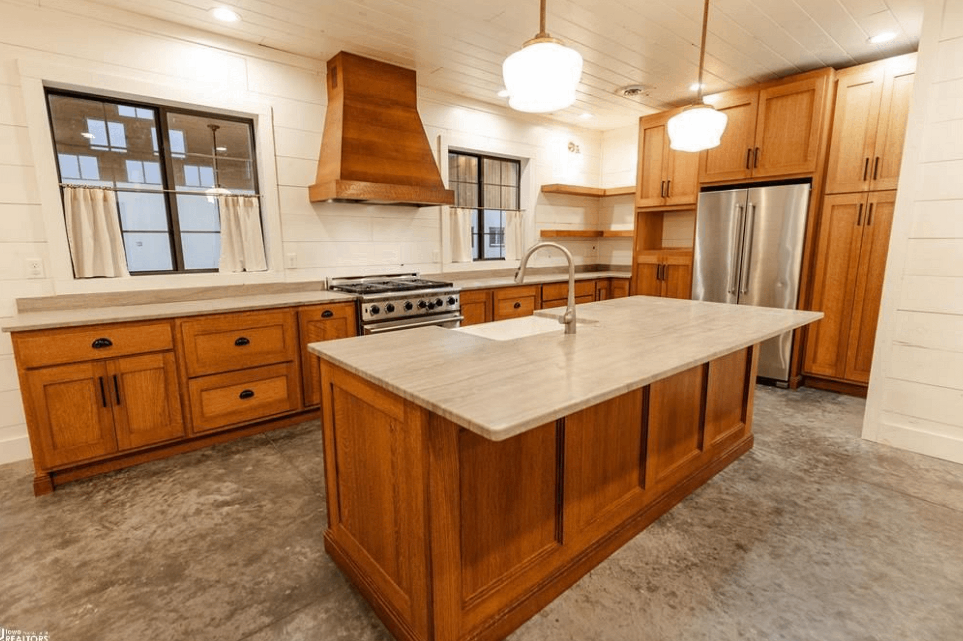 Barndominium On 180 Acres In Douds, Iowa (PHOTOS)