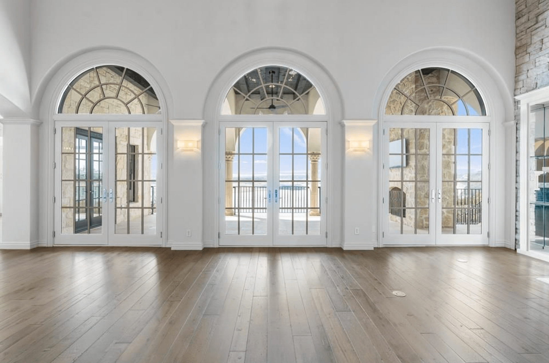 Lakefront Home In Texas With 5-Car Garage And Infinity Pool