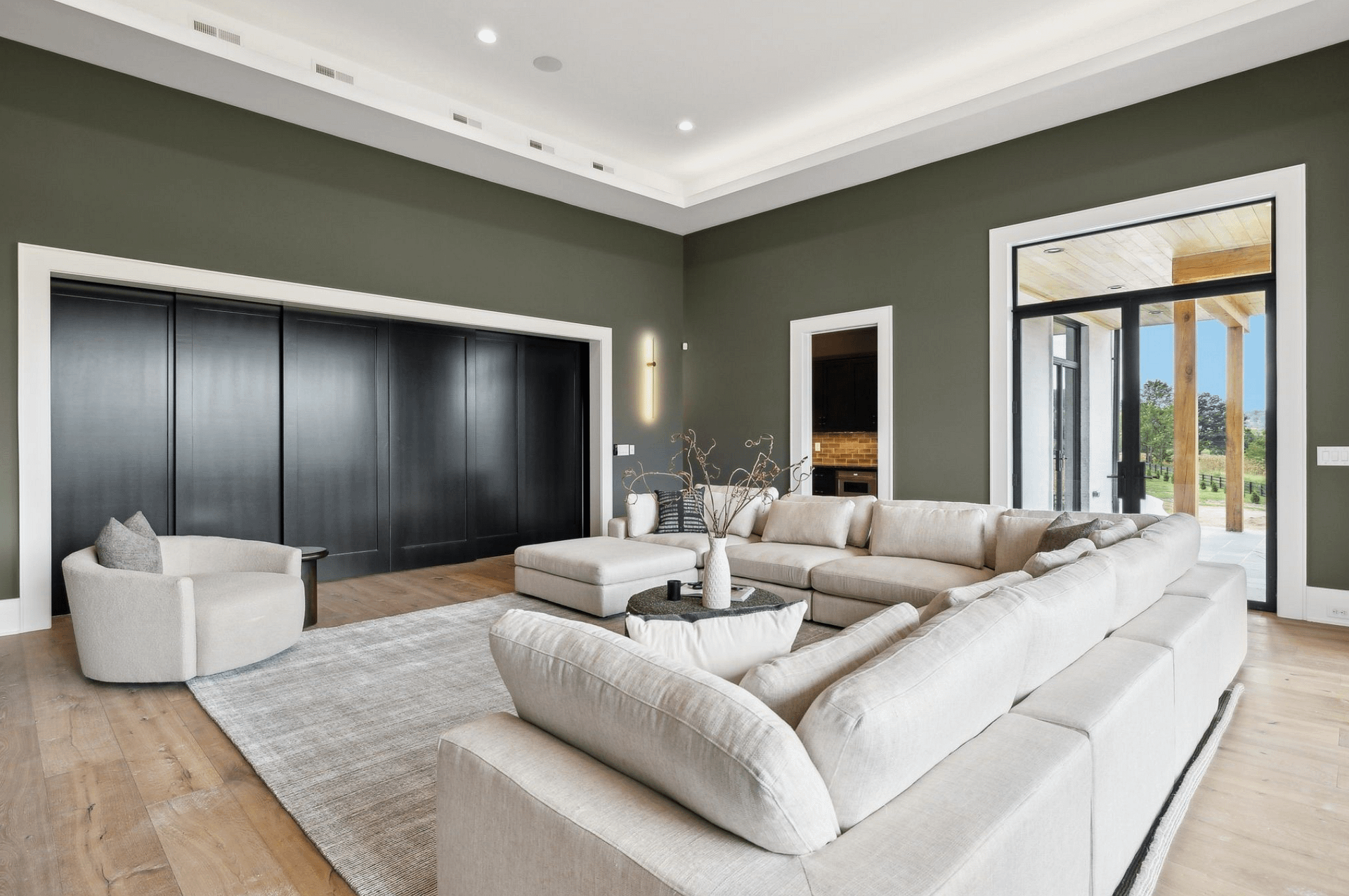 Stunning Tennessee New Build on 22 Acres (PHOTOS)