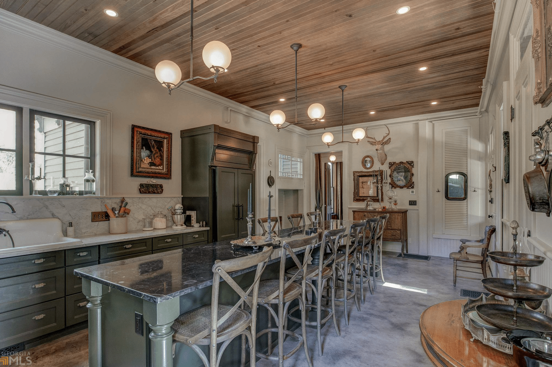 Inside The Stranger Things Home (PHOTOS)