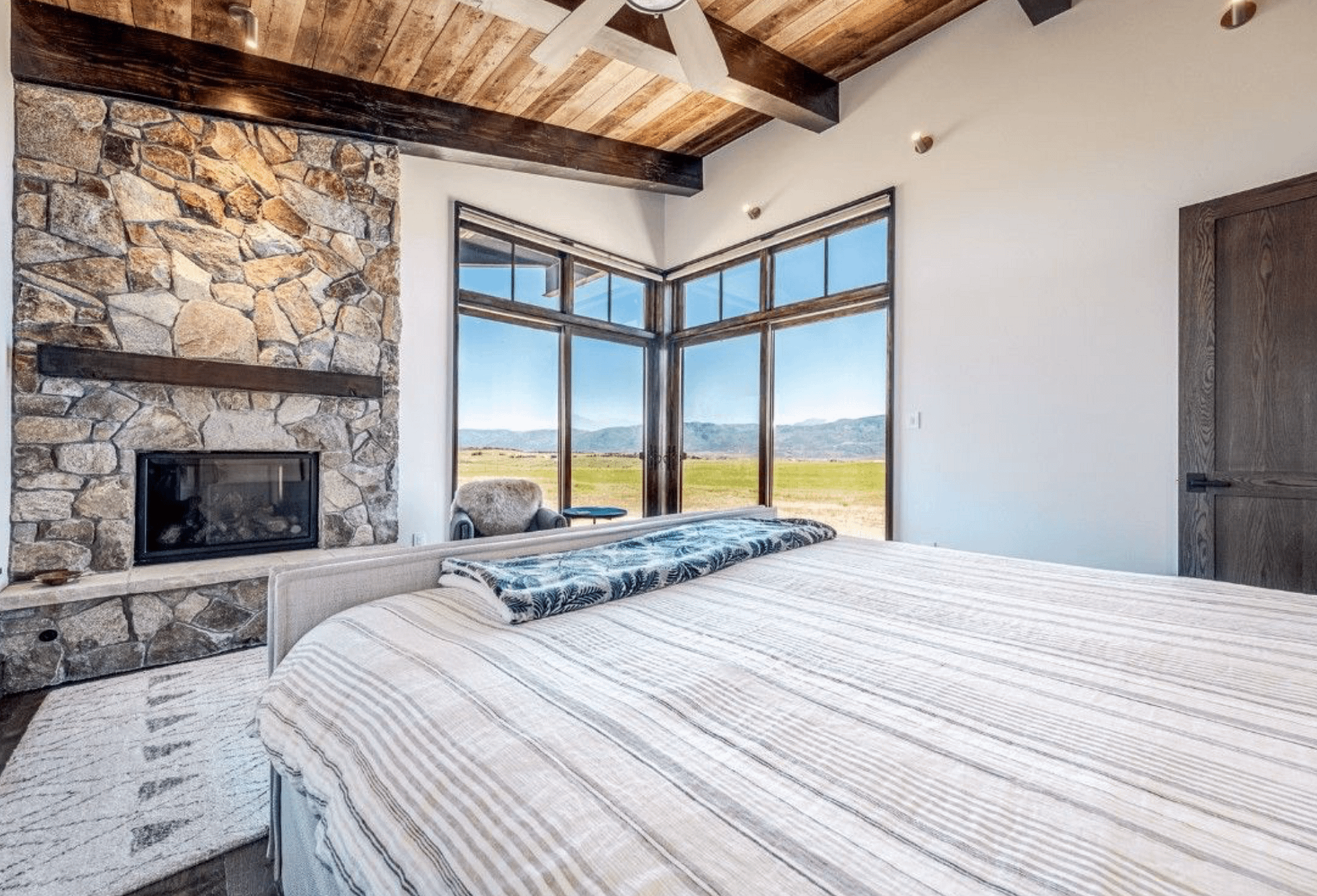 35 Acre Colorado Estates Comes With Barn & Detached Garage