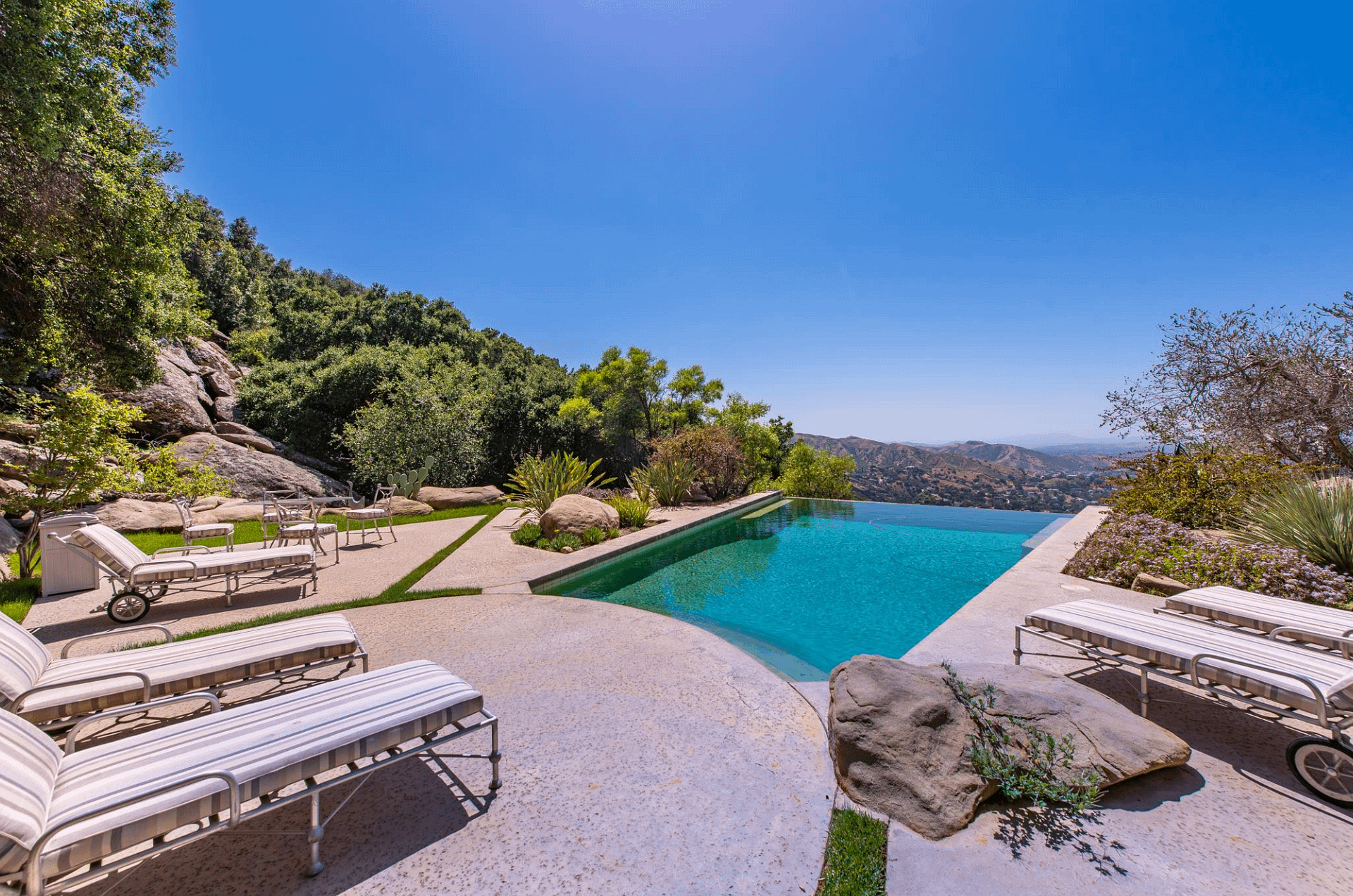Stunning 111 Acre Modern Estate For Sale In Simi Valley, California