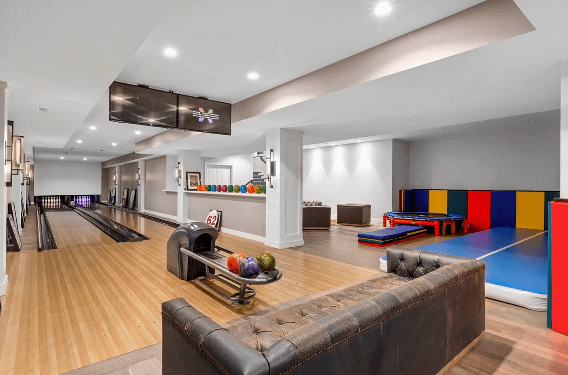 Missouri Home With Indoor Batting Cage & Bowling Alley