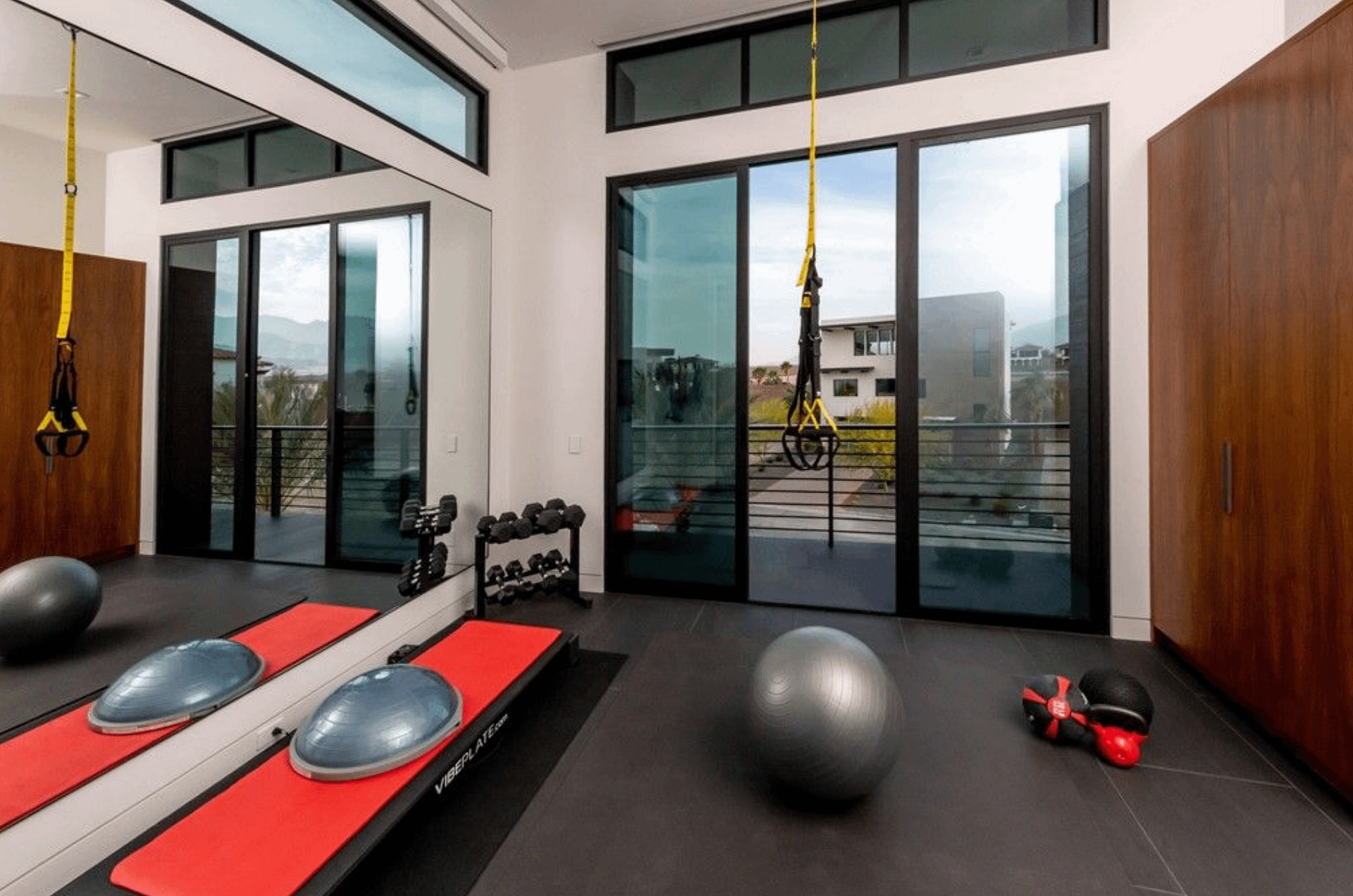 1 Bedroom New Build With 30-Car Garage (PHOTOS)