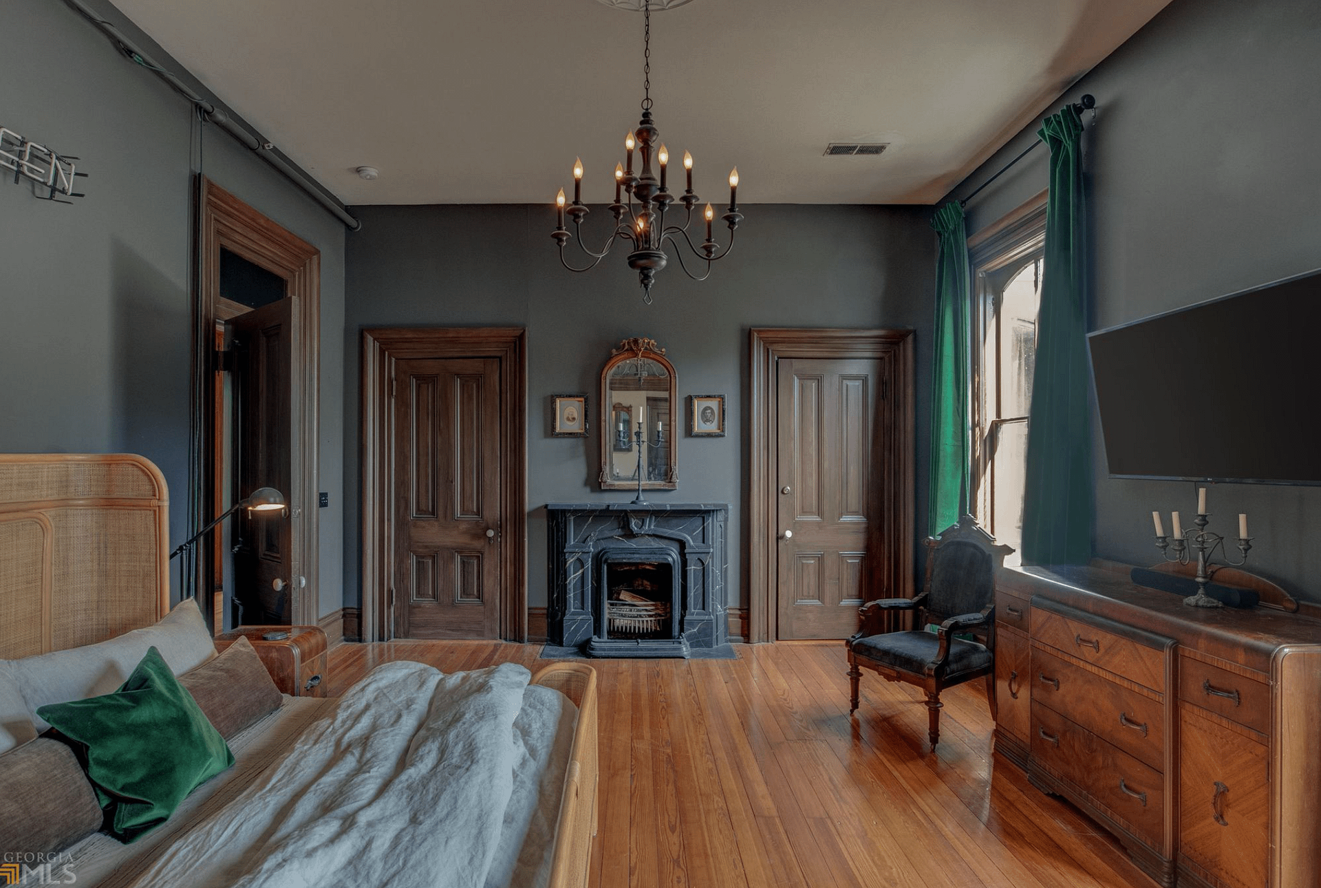 Inside The Stranger Things Home (PHOTOS)