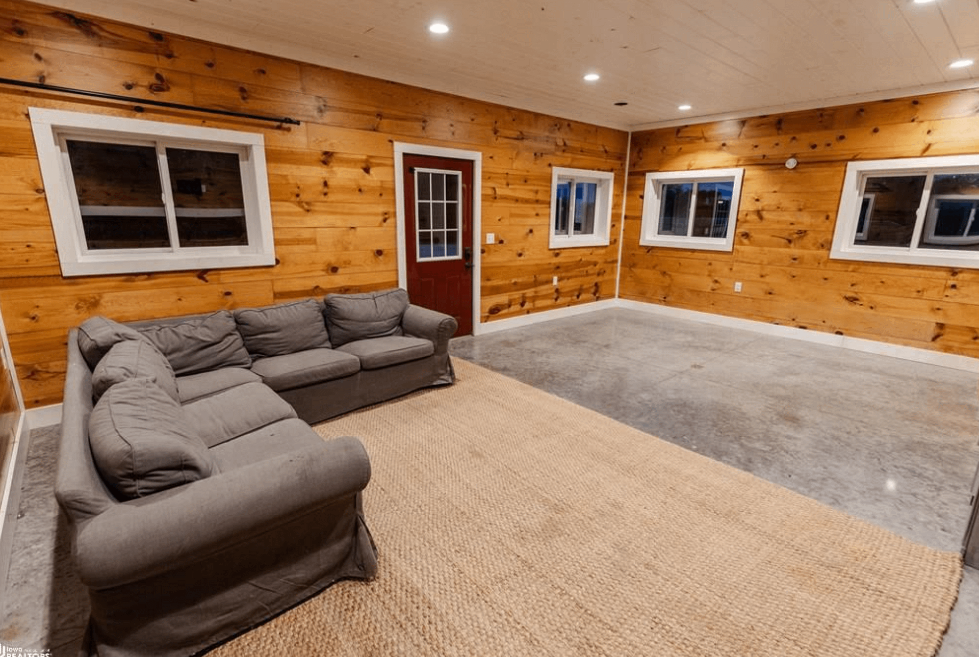 Barndominium On 180 Acres In Douds, Iowa (PHOTOS)