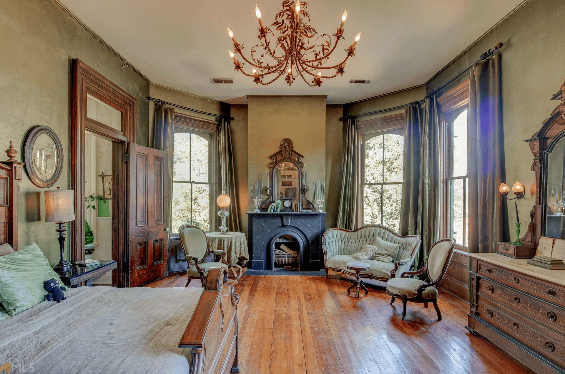 Inside The Stranger Things Home (PHOTOS)