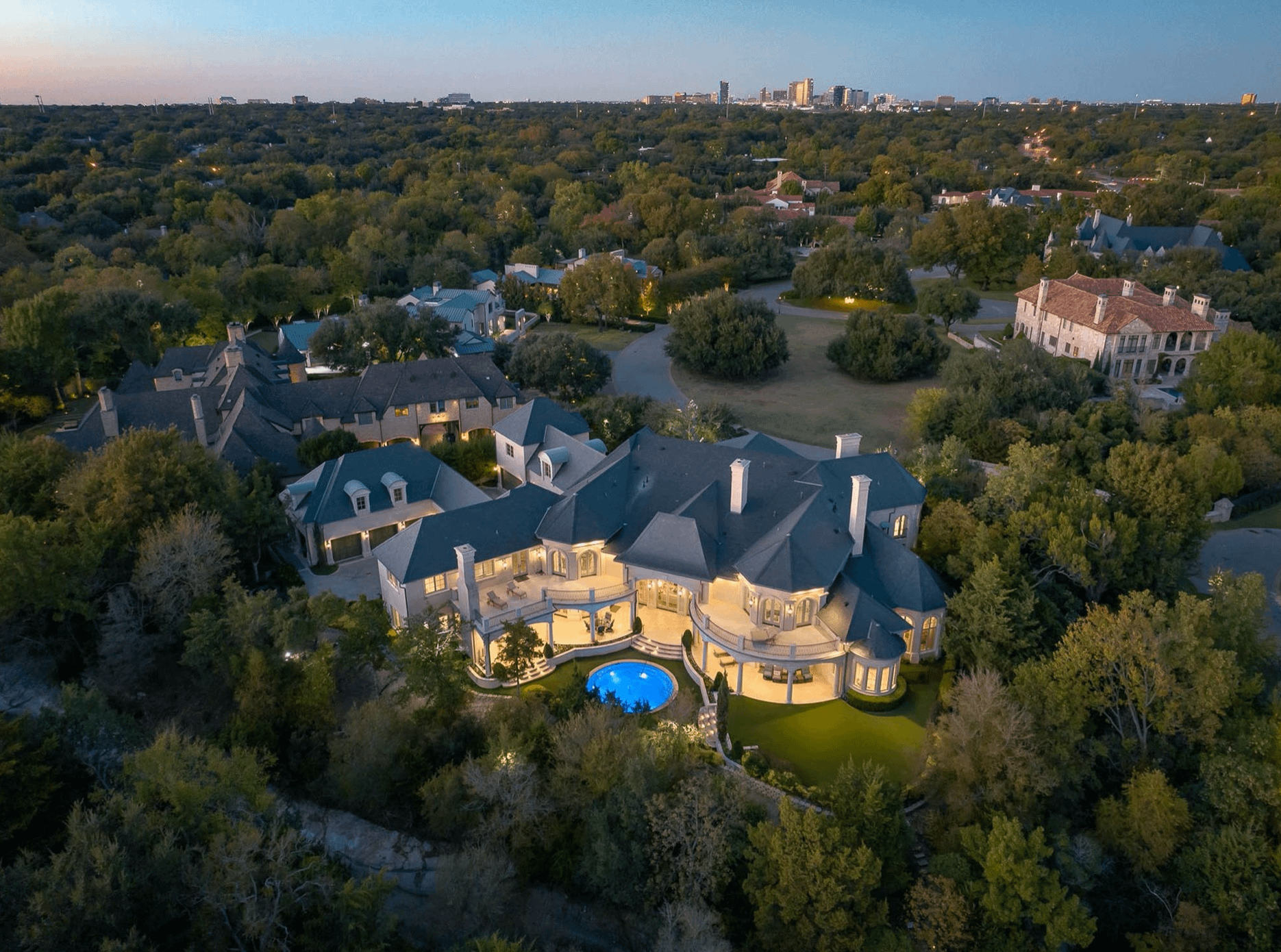 Stunning Limestone Home In Dallas, Texas (PHOTOS)