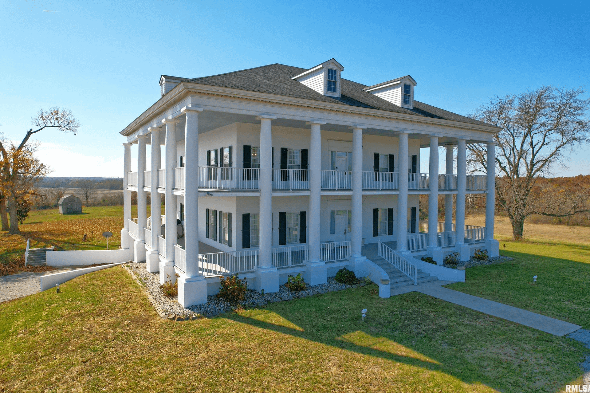 Greek Revival Style Home On 230 Acres (PHOTOS)