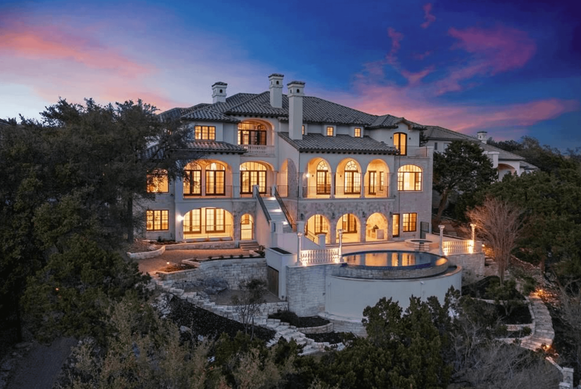 Lakefront Home In Texas With 5-Car Garage And Infinity Pool