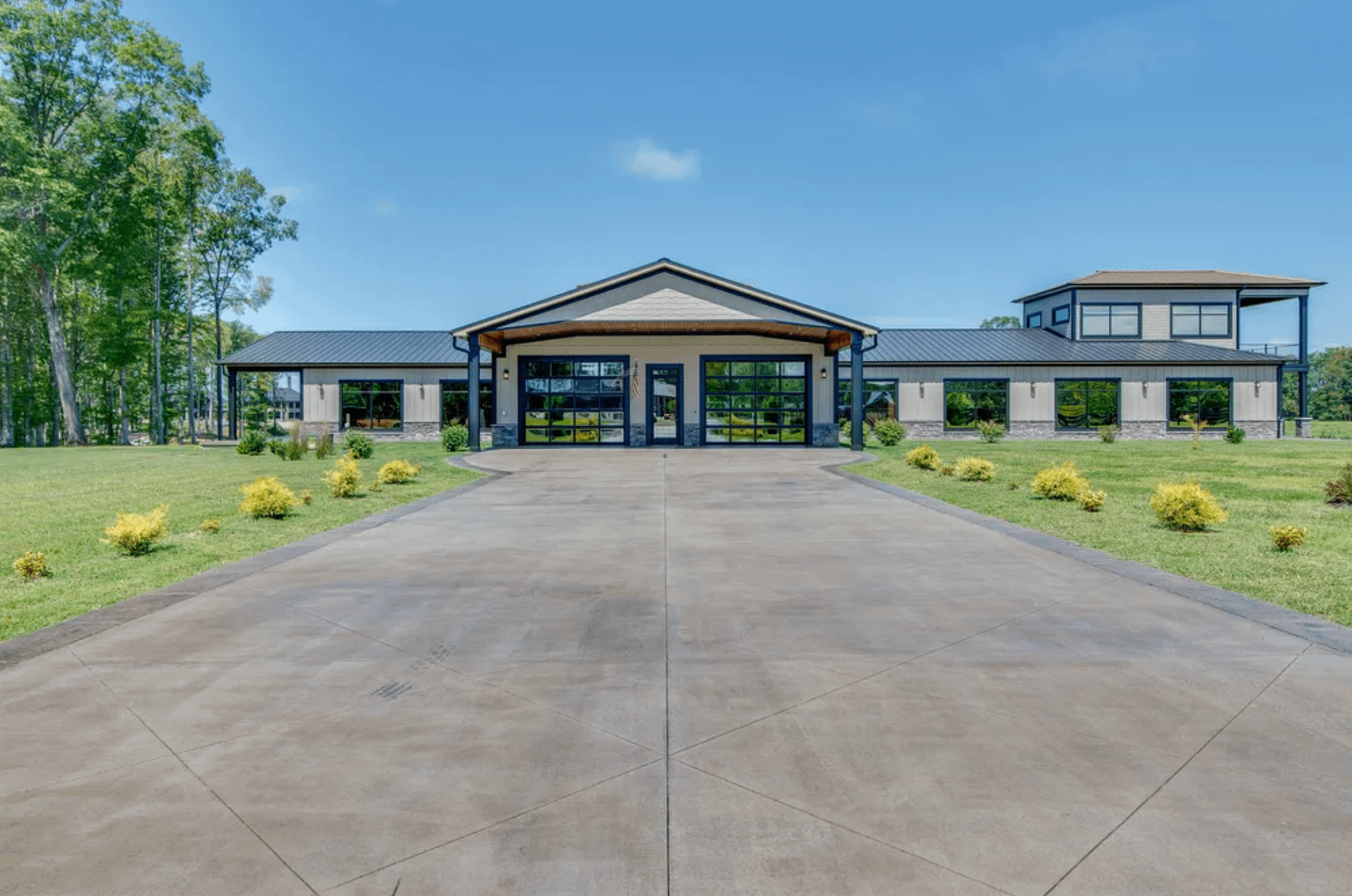 60+ Acre Lakefront Estate In Tennessee (PHOTOS)