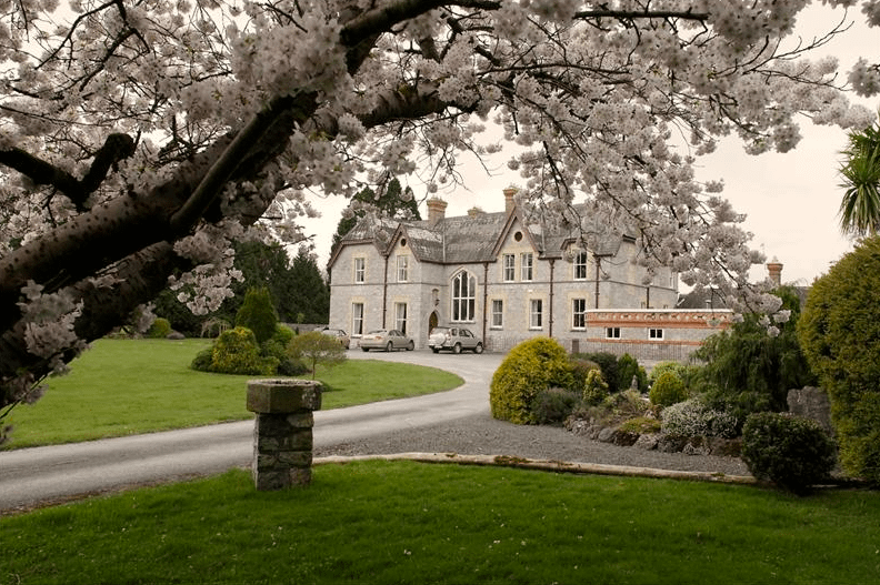 Guess The Location Of This Country Estate! - Homes of the Rich