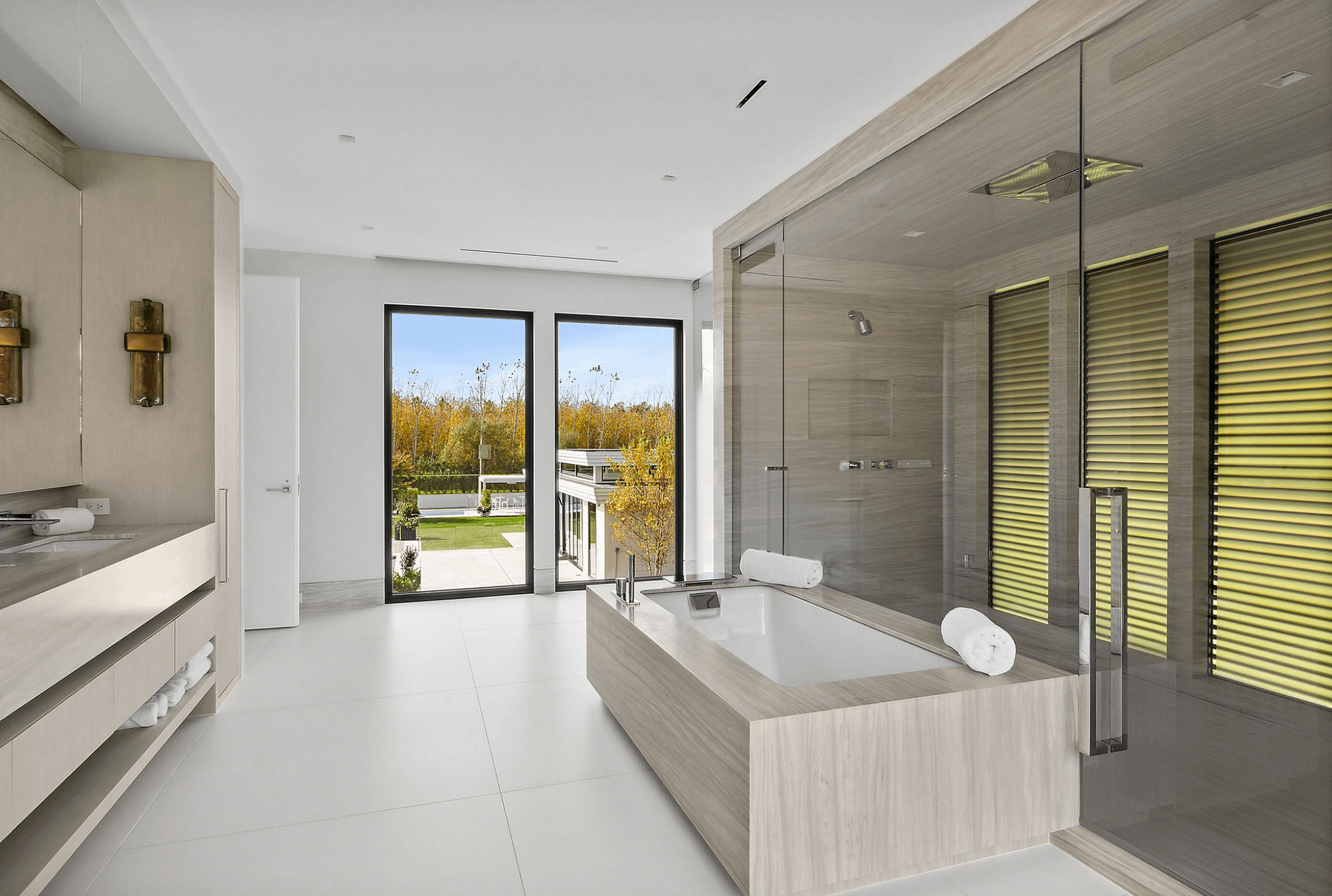 Rent This Hamptons Home For $495,000/Month (PHOTOS)