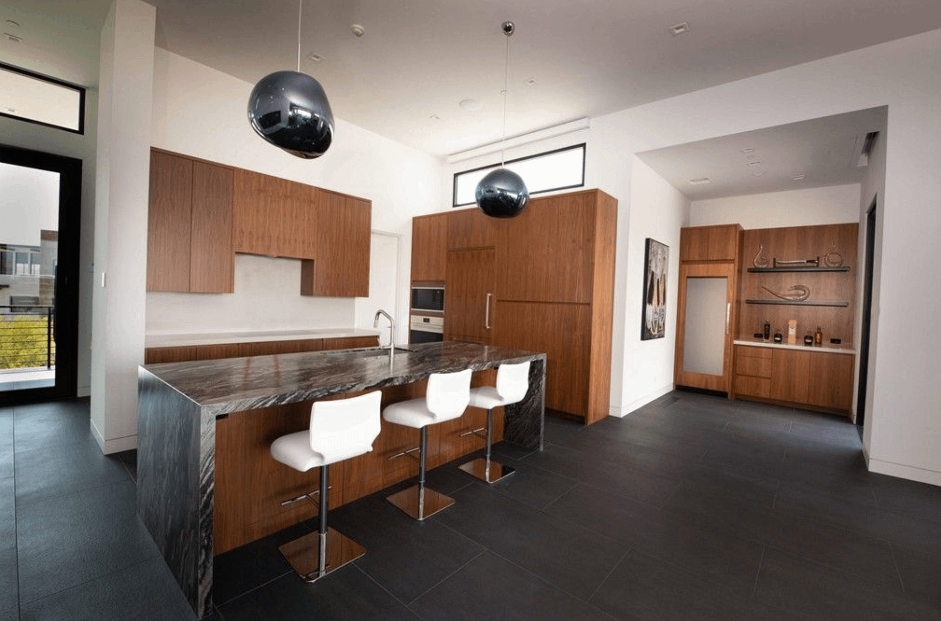 1 Bedroom New Build With 30-Car Garage (PHOTOS)