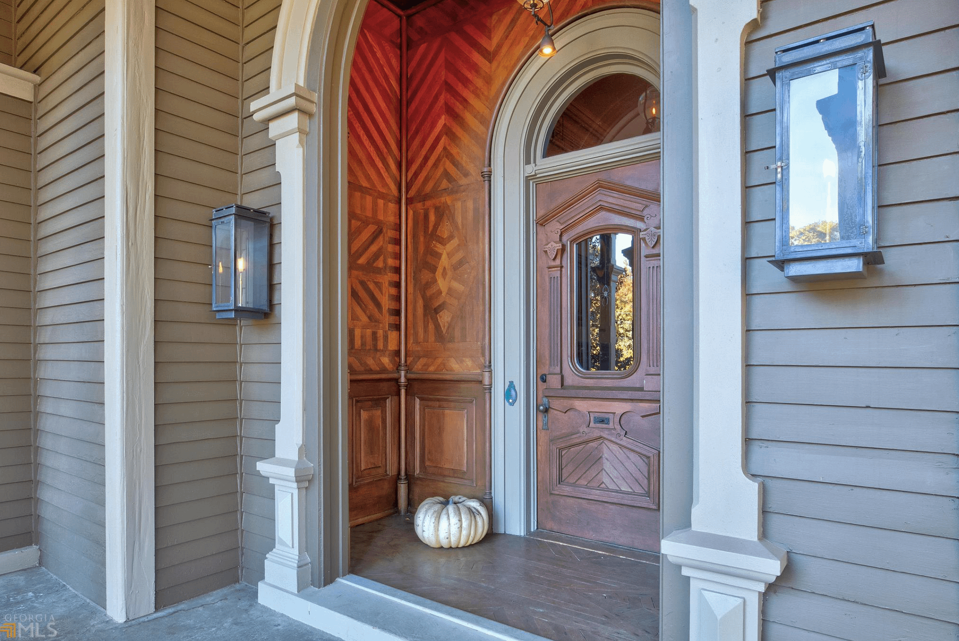 Inside The Stranger Things Home (PHOTOS)