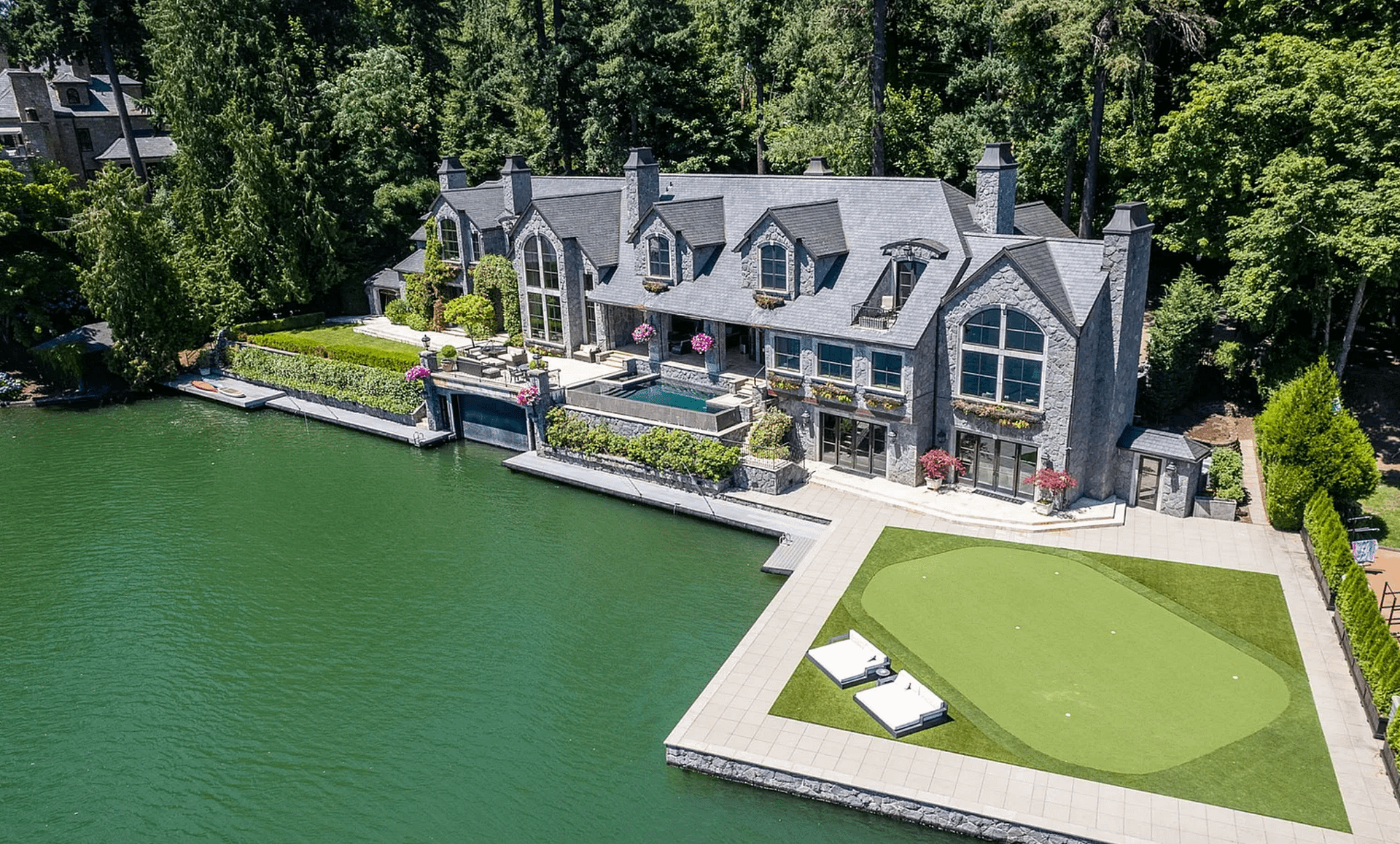 Lakefront Stone Home In Oregon (PHOTOS)