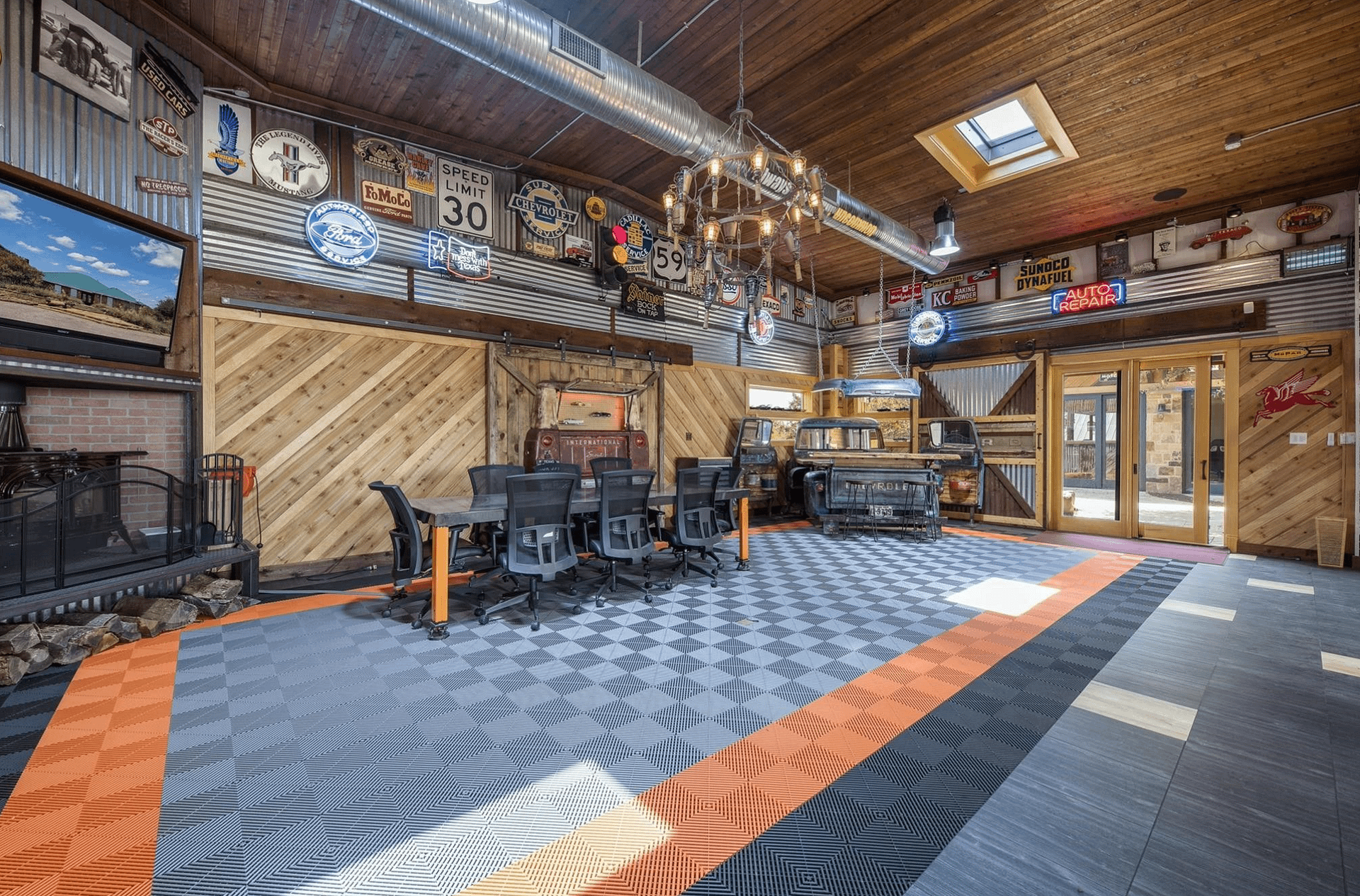 10-Acre Texas Estate With Amazing Garage Hits The Market