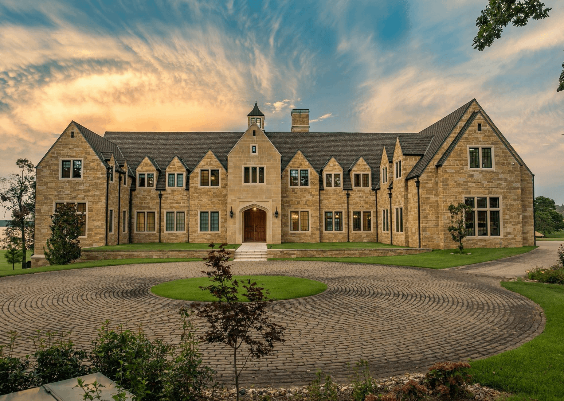 Lakefront Stone Home In Chandler, Texas With Boathouse