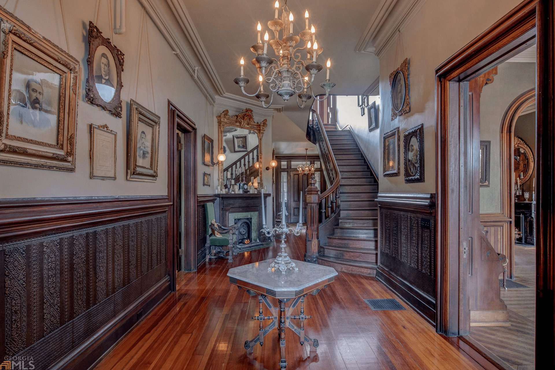 Inside The Stranger Things Home (PHOTOS)