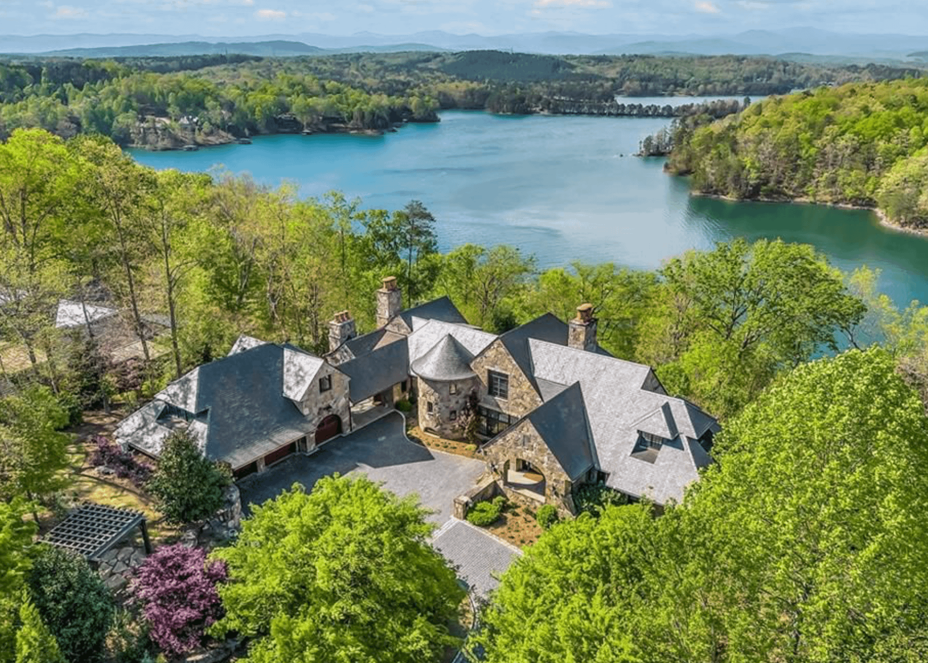 Lakefront Stone Home In Sunset, South Carolina