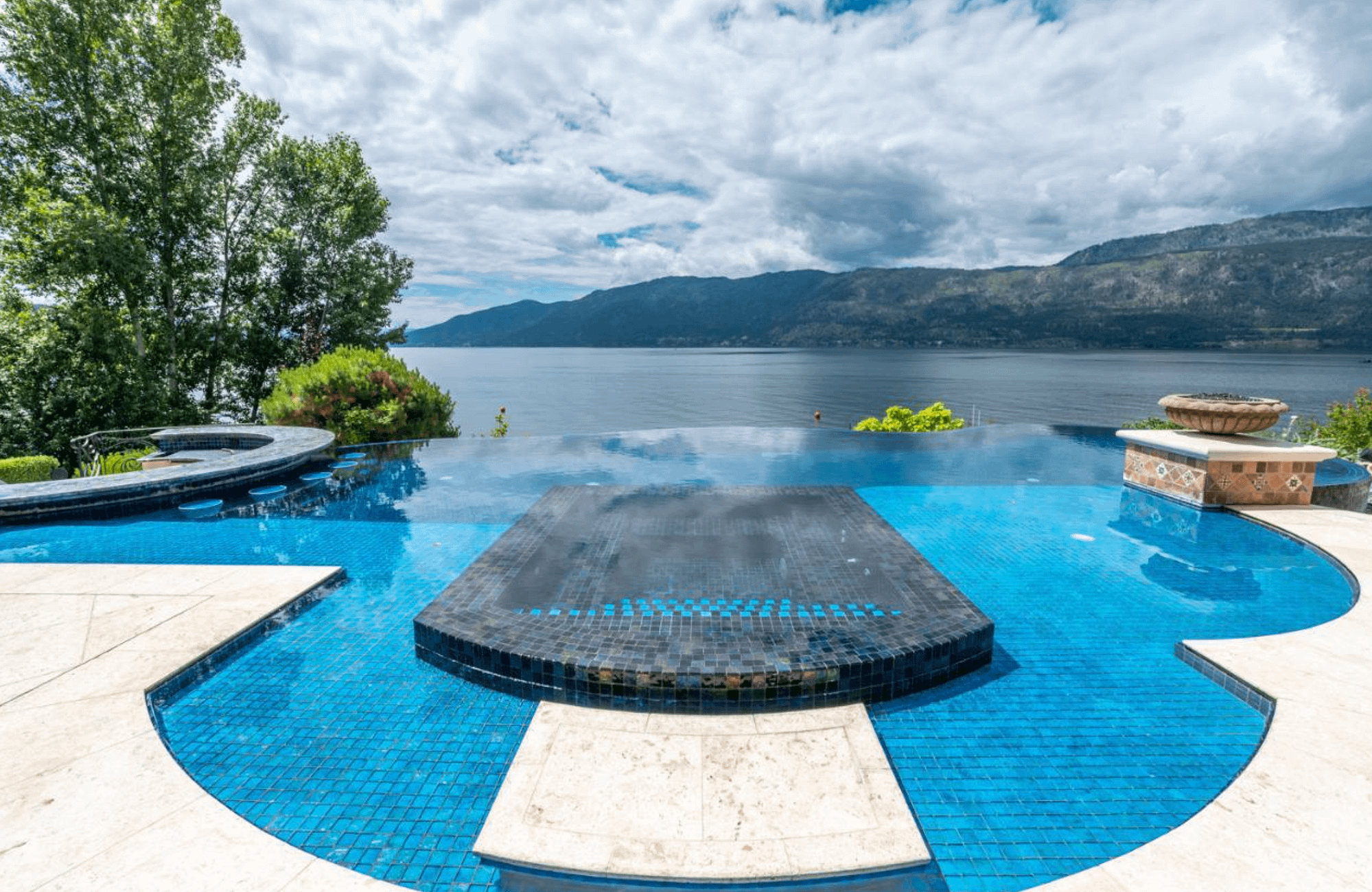 Tuscan Style Lakefront Estate In British Columbia, Canada (PHOTOS)