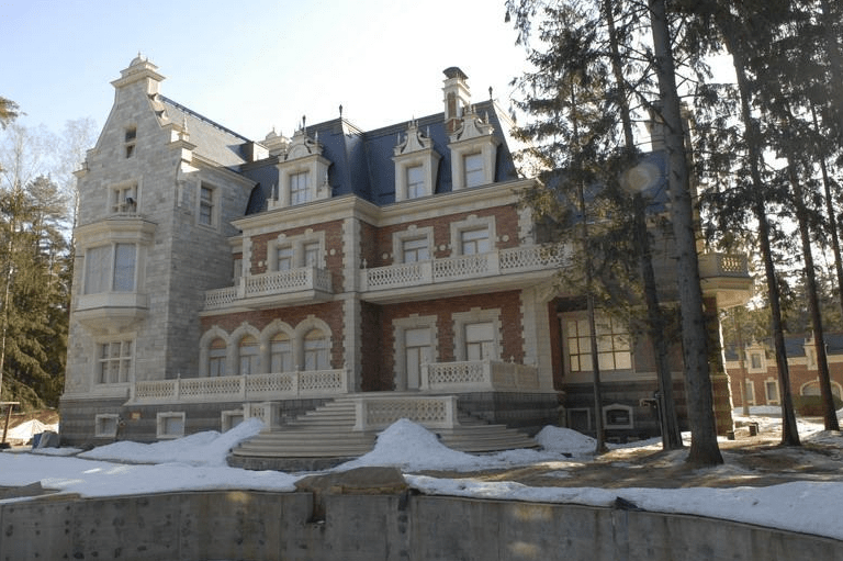 Magnificent Moscow Chateau - Homes of the Rich