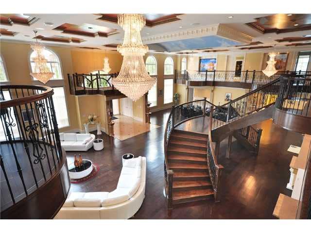 Unique Estate In British Columbia - Homes of the Rich