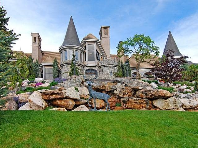 Layton Castle - Homes of the Rich