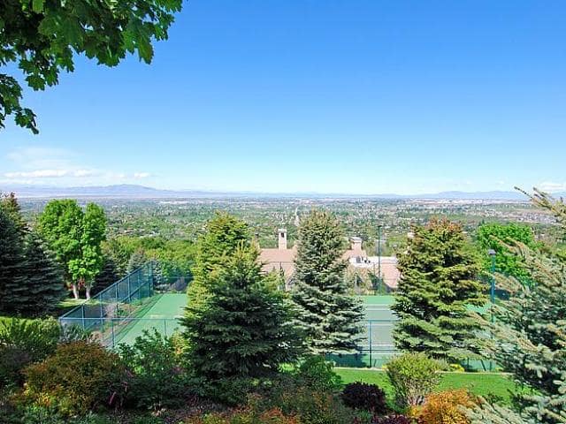 Layton Castle - Homes of the Rich