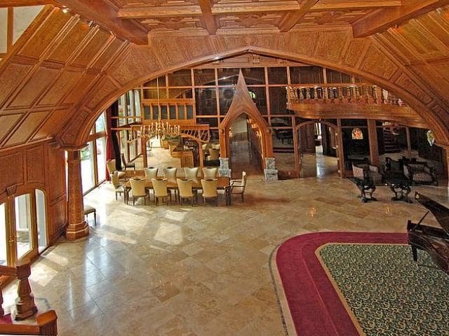 Layton Castle - Homes of the Rich