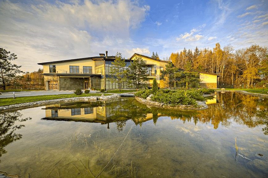 11,000 Square Foot Contemporary Mansion In Moscow, Russia With Helipad ...