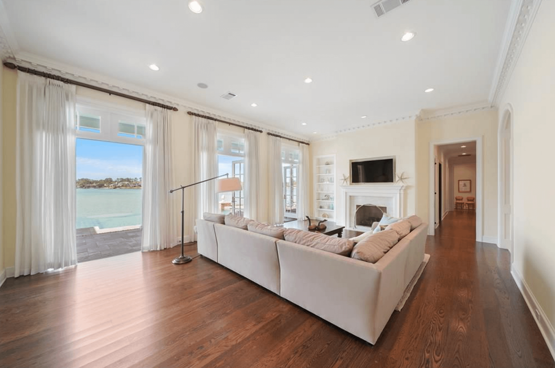 $5 Million Waterfront Home In Spring, Texas (PHOTOS)