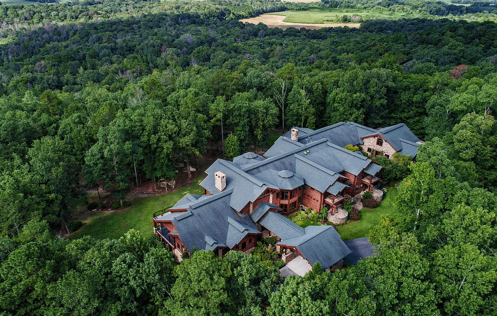Alabama Log Home On 176 Acres With Indoor Pool (PHOTOS)
