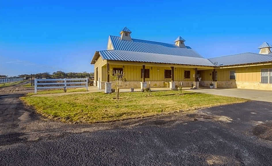 Trio Texas Ranch - A 40 Acre Ranch In Sanger, TX - Homes of the Rich