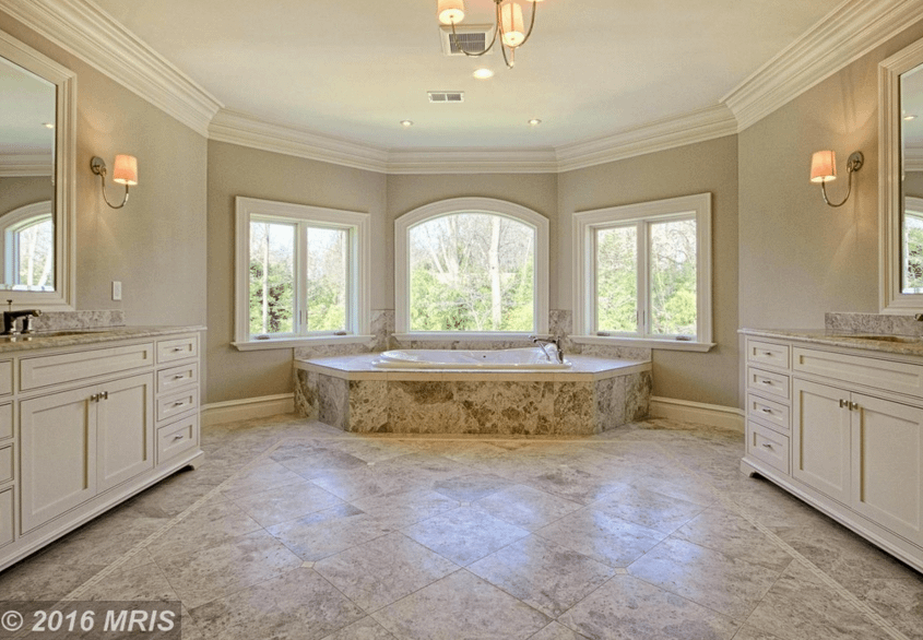 Bathrooms - Homes of the Rich