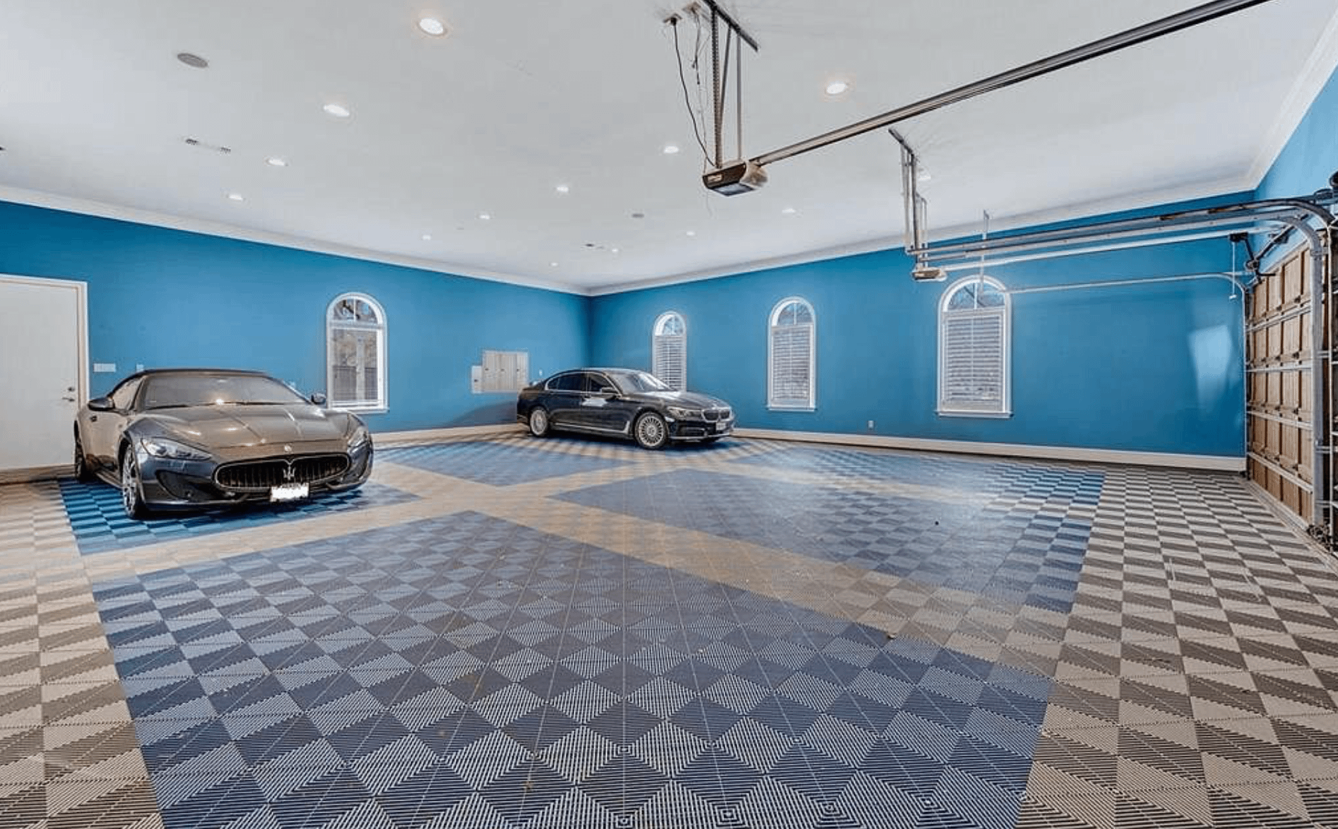 Texas Home With 2-Story Library & 10-Car Garage (PHOTOS)