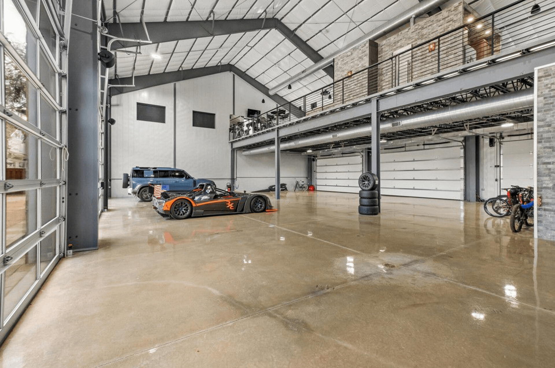 Historic Arkansas Home With Detached 10+ Car Garage (PHOTOS)