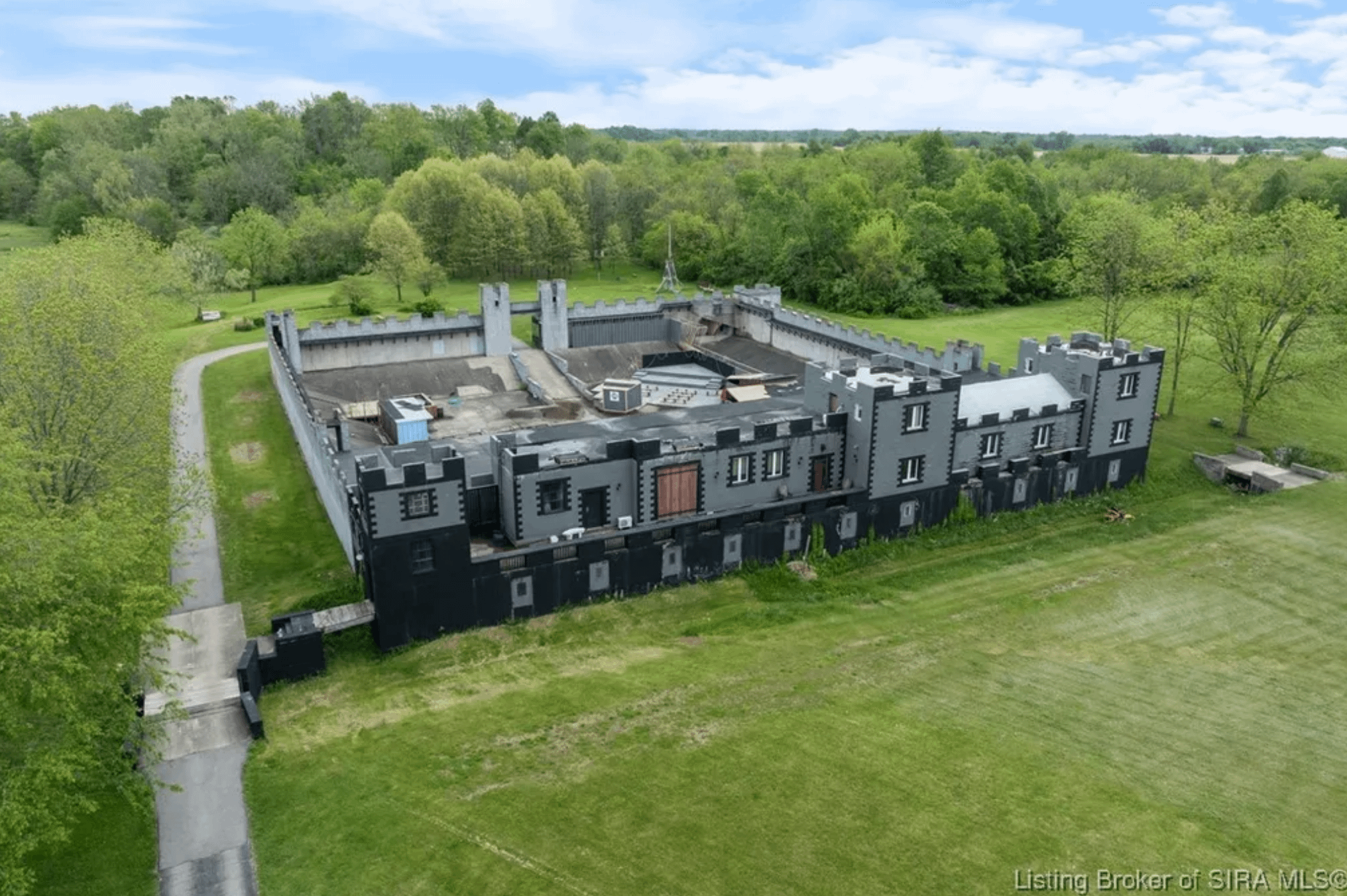 Castle-Like Home In Indiana For Under $1 Million (PHOTOS)