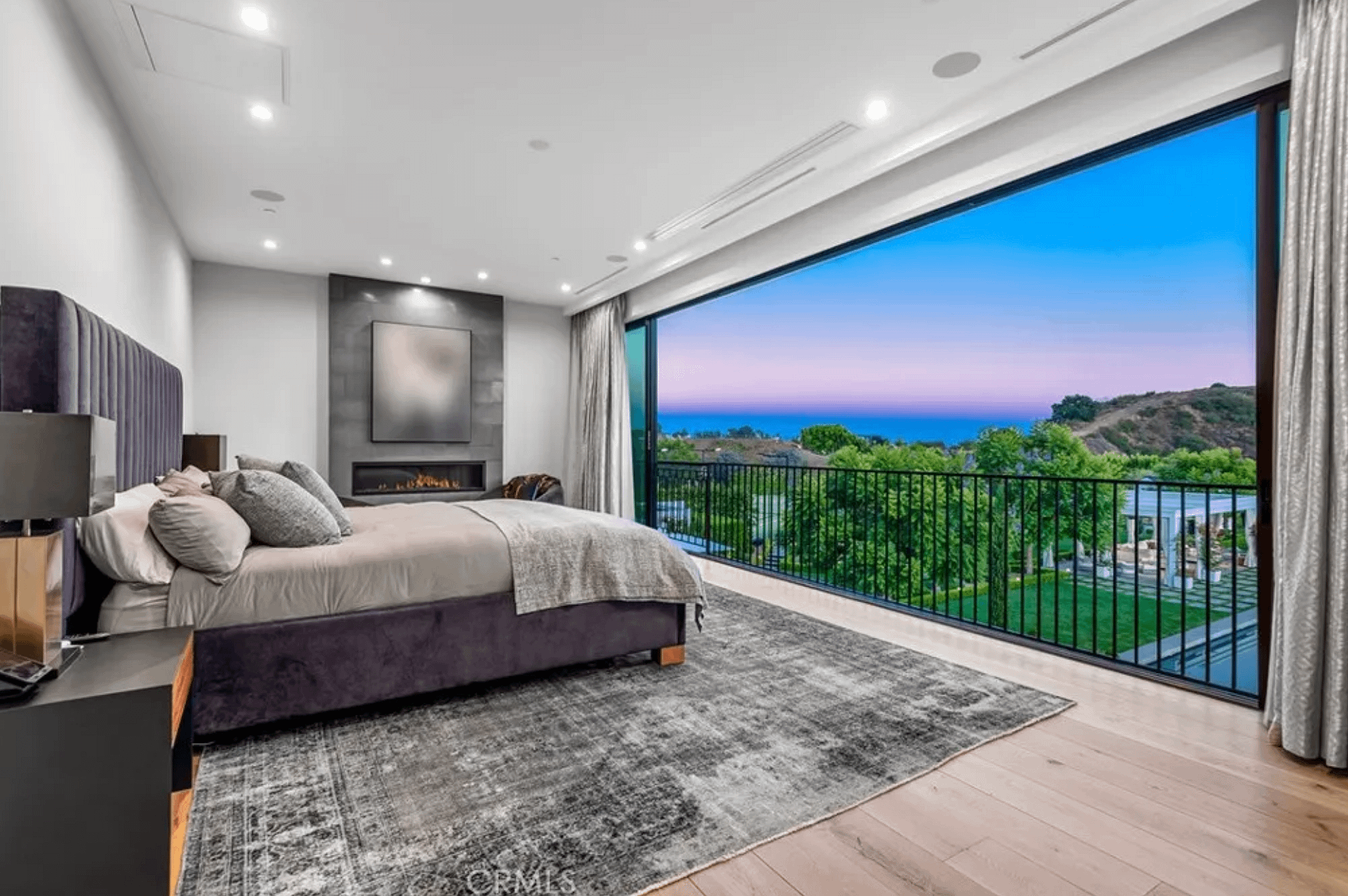 NBA Superstar Anthony Davis Lists Los Angeles Home (PHOTOS)